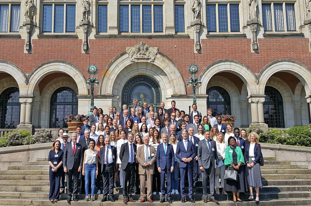 Deutsch-französischer Dialog für Frieden und Gerechtigkeit - Deutsch-Französische Hochschule